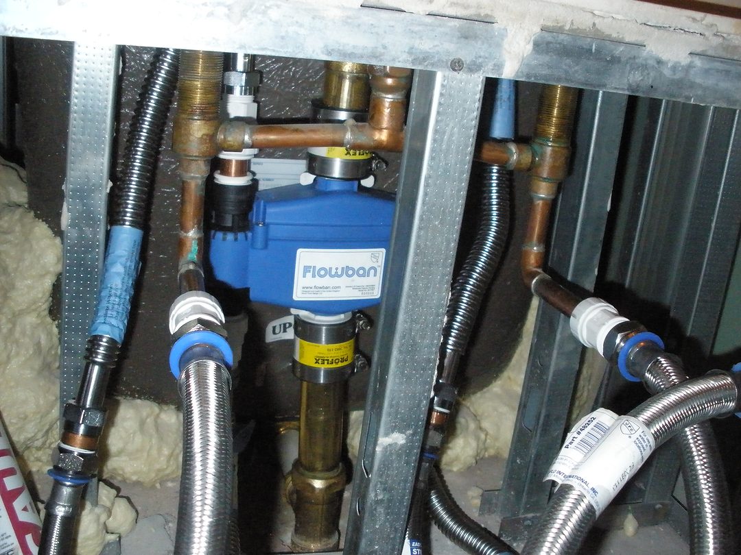 Flowban Stops Bathtub Floods and Saves Water | phcppros