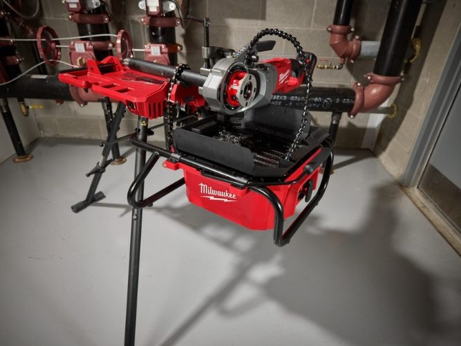 Milwaukee M18 Brushless Pipe Threading Oiler | phcppros